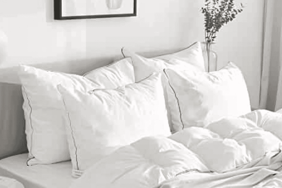 11 Throw Pillows For Bed That'll Add Style and Comfort to Your Sleeping ...